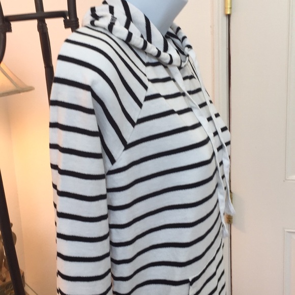 XXI Essentials | Sweaters | Xxi Essential Sweater With Hoodie Black And ...